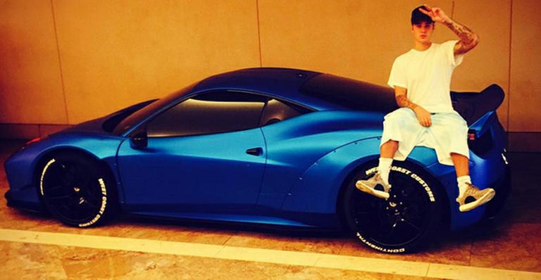 Justin Bieber exibe sua Ferrari avaliada em US$ 1.4 milhões - CARAS Brasil