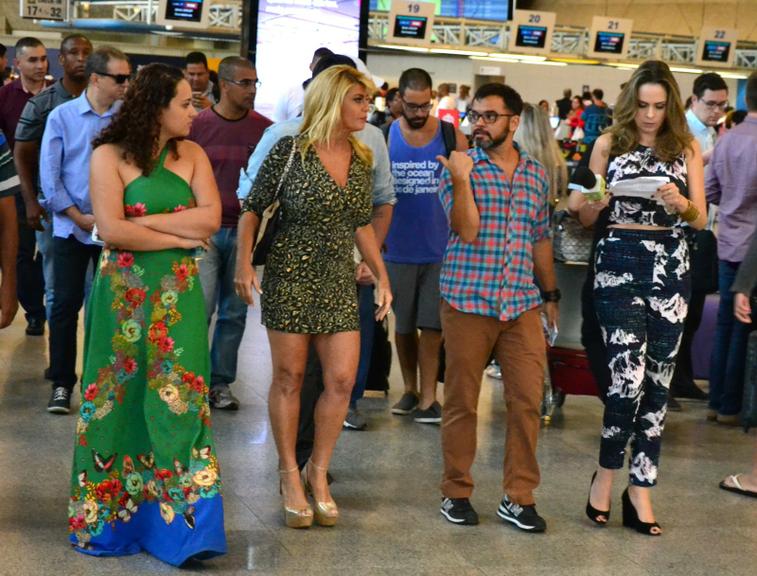 Ana Paula Renault grava entrevista com a ex-BBB Cida - CARAS Brasil