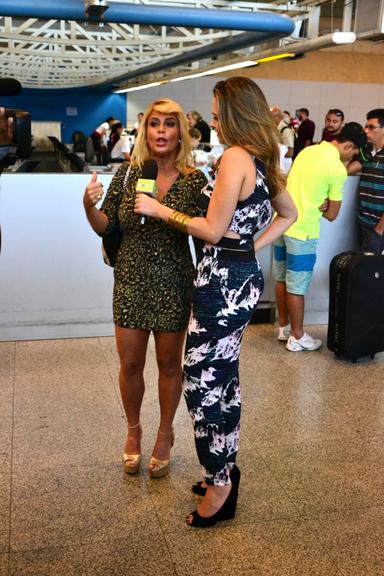 Ana Paula Renault grava entrevista com a ex-BBB Cida - CARAS Brasil