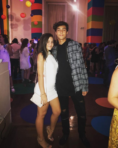 Aos 13 anos, Melissa Mel Maia troca carícias com o namorado em festa no ...