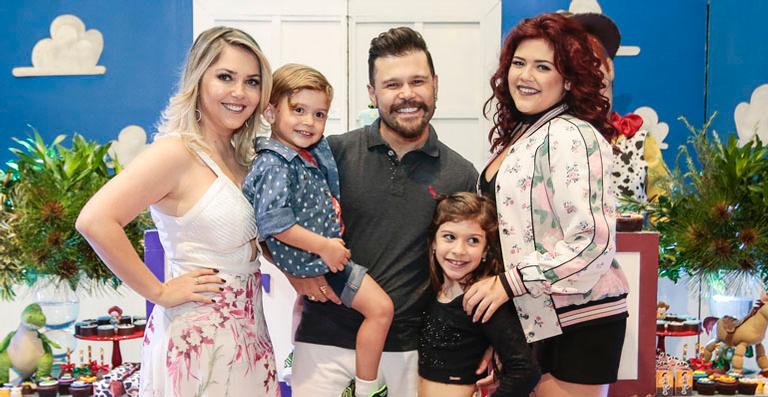 Cantor Marcos festeja os 4 anos do filho caçula, Léo - CARAS Brasil