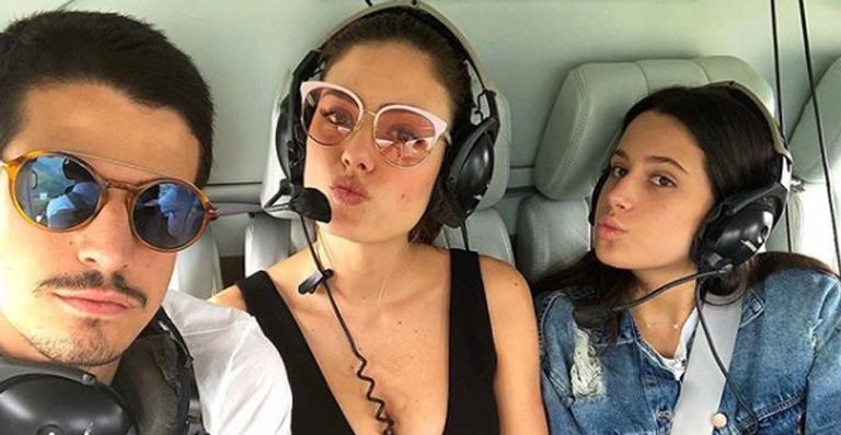Enzo Celulari faz passeio de helicóptero com Sophia e Victória Grendene ...
