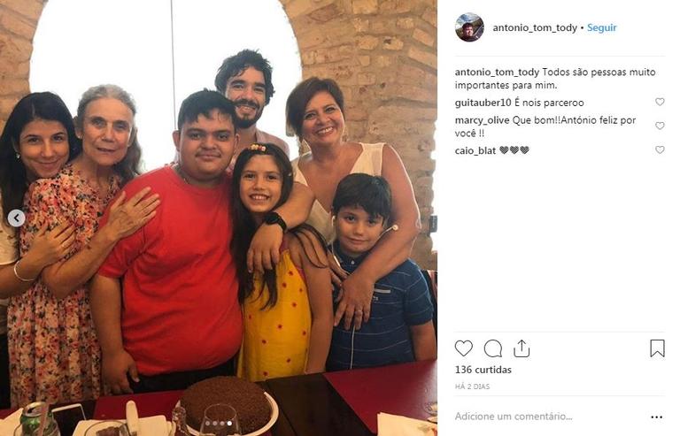 Em clique raro, Caio Blat aparece ao lado do filho adotivo e celebra 16 ...