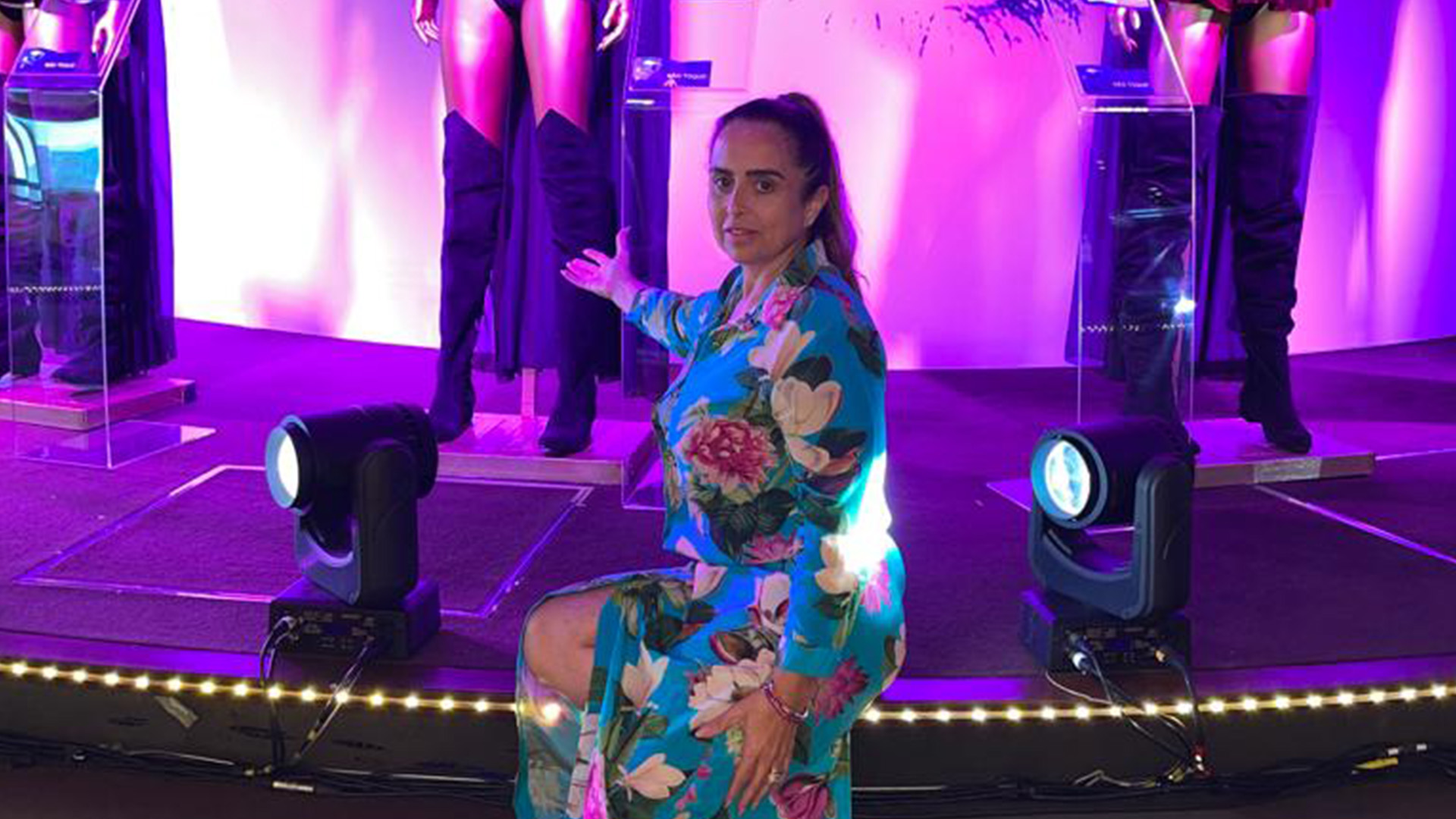 Valeria Costa tem trabalho exposto no navio da Xuxa - CARAS Brasil